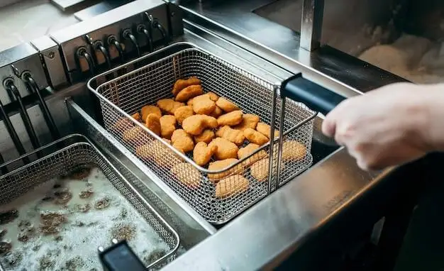 How to Clean a Commercial Deep Fryer? The Ultimate Guide! - VEVOR Blog