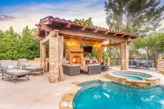 Pool and Outdoor Kitchen: 12 Best Designs for Inspiration - VEVOR Blog