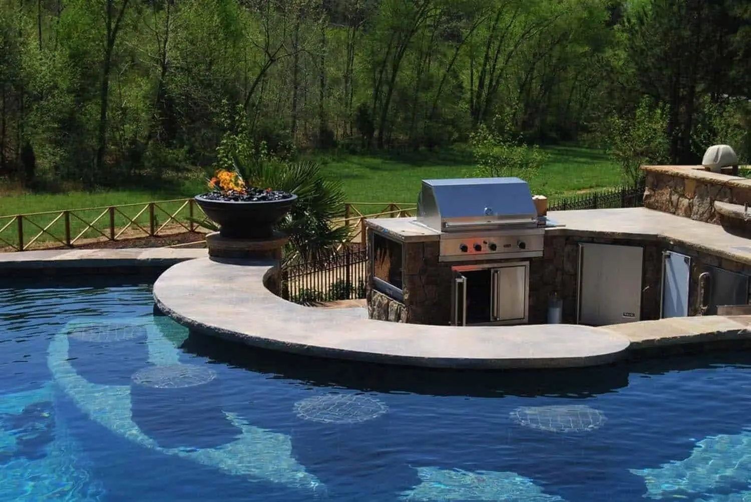 Pool and Outdoor Kitchen: 12 Best Designs for Inspiration - VEVOR Blog