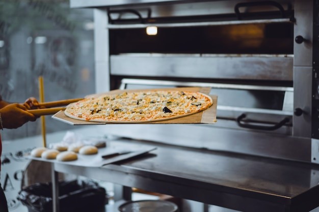 How Hot Should a Pizza Oven Be & Why It Matters - VEVOR Blog
