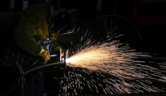 Plasma Cutter vs Torch - Which to Choose?