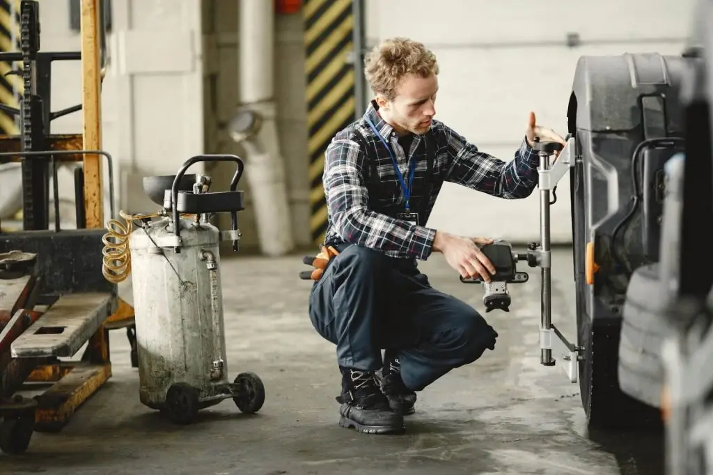 Step-by-Step Tutorial: How to Use Hydraulic Floor Jack Effectively ...