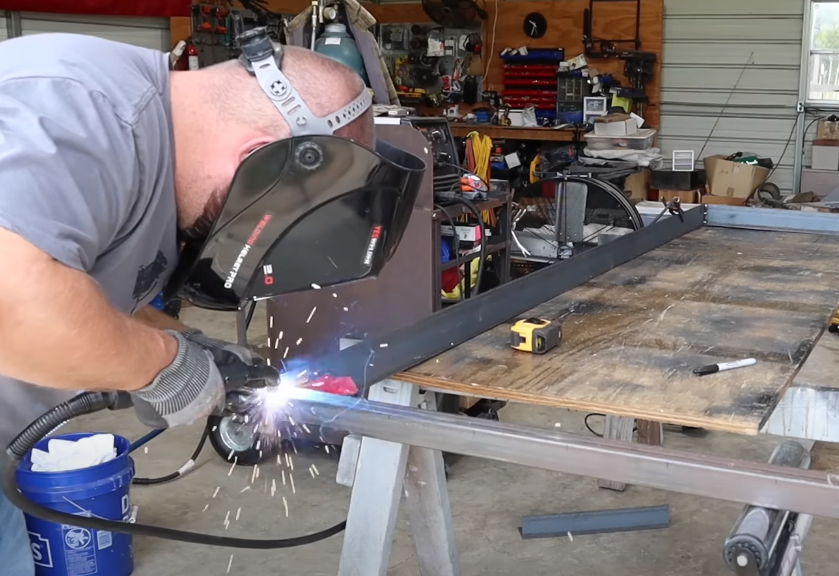 DIY Stair Railing: Key Steps to Craft Custom Railings - VEVOR Blog