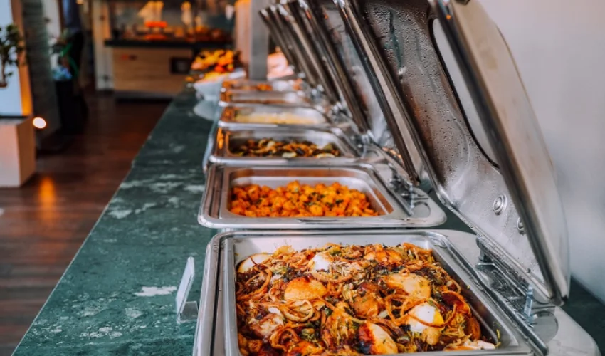 So verwenden Sie einen Chafing Dish: Schritt-für-Schritt-Anleitung zur ...