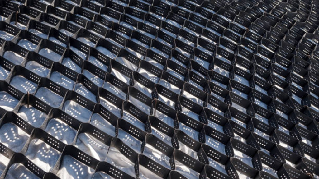 Geogrid for Retaining Wall: Expert-Vetted Guide - VEVOR Blog
