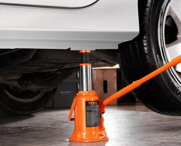 Bottlе Jack vs. Floor Jack: Lifting Your Vehicle Likе a Pro - VEVOR Blog
