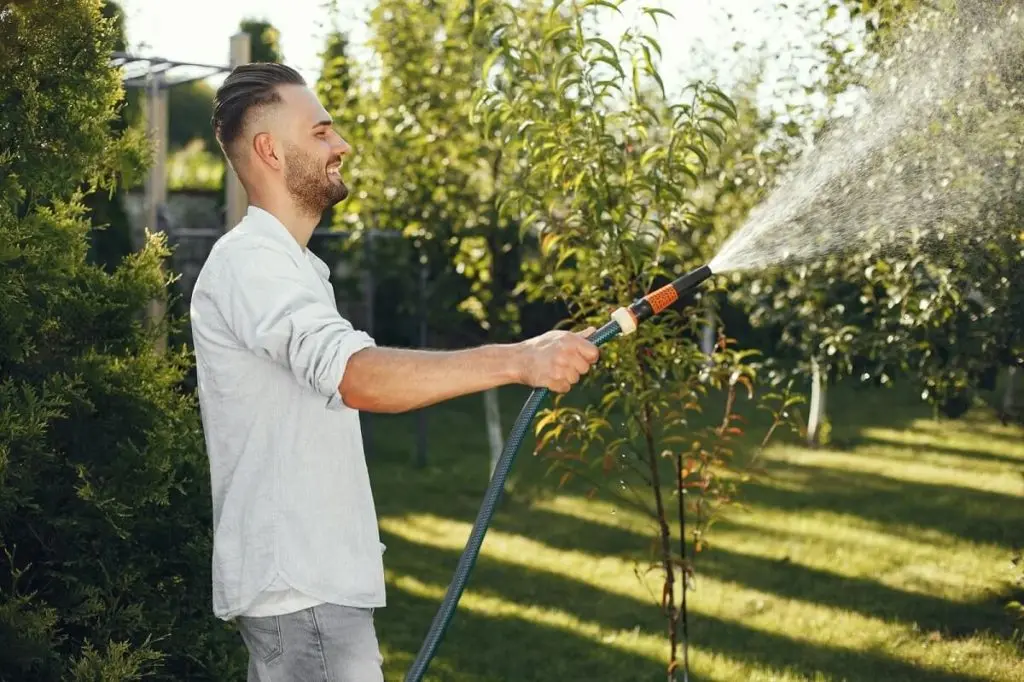 Discover the Best 100-foot Retractable Garden Hose Reel - VEVOR Blog