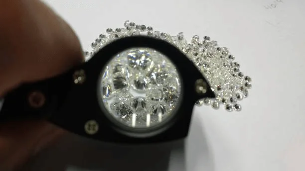 How To Tell If a Diamond is Real with a VEVOR Flashlight - VEVOR Blog