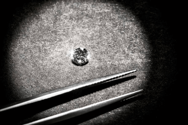 How To Tell If a Diamond is Real with a VEVOR Flashlight - VEVOR Blog