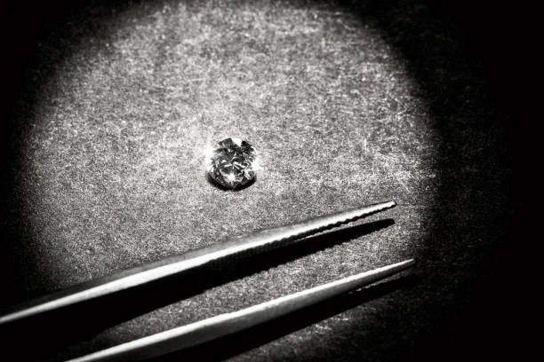 How To Tell If a Diamond is Real with a VEVOR Flashlight - VEVOR Blog