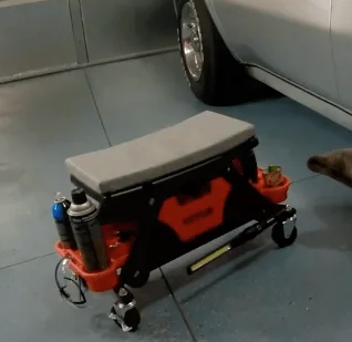 VEVOR Mechanics Stool For Comfort & Efficiency In Workspace - VEVOR Blog