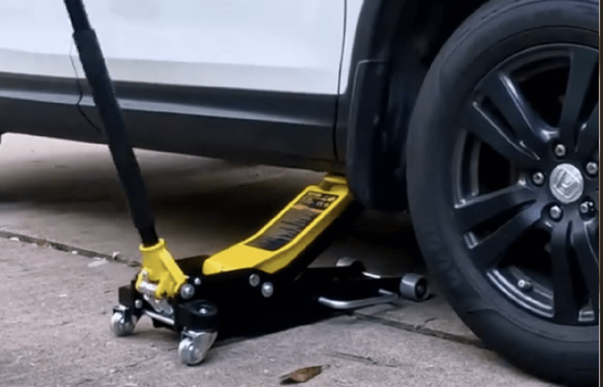 VEVOR Low Profile Floor Jack For Your Vehicle's Maintenance - VEVOR Blog
