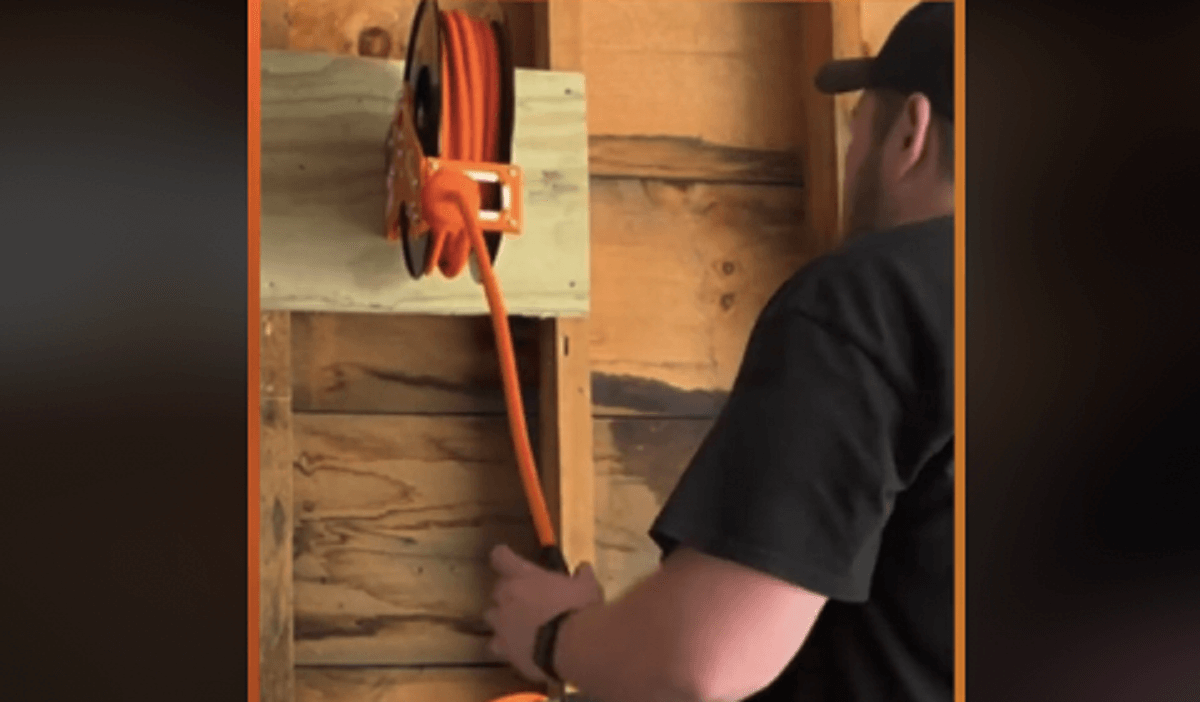 VEVOR Retractable Air Hose Reel For Air Compression Needs - VEVOR Blog