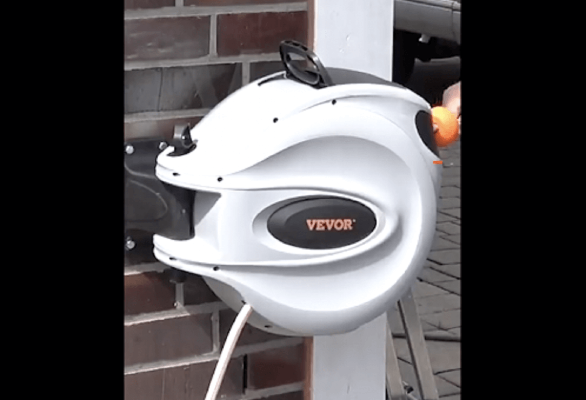 VEVOR Retractable Hose Reel For Efficient Gardening - VEVOR Blog