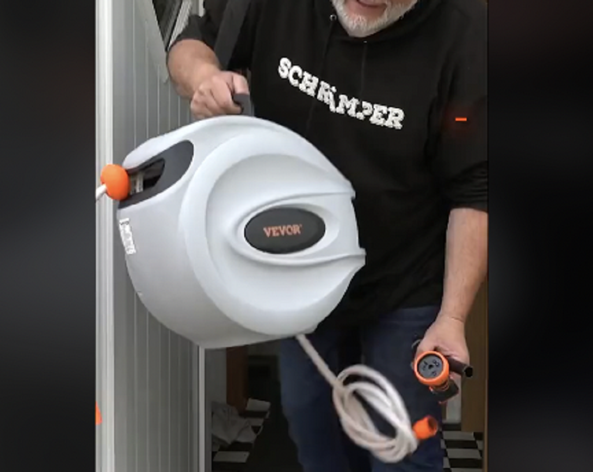 VEVOR Retractable Hose Reel: Your Ultimate Garden Solution - VEVOR Blog