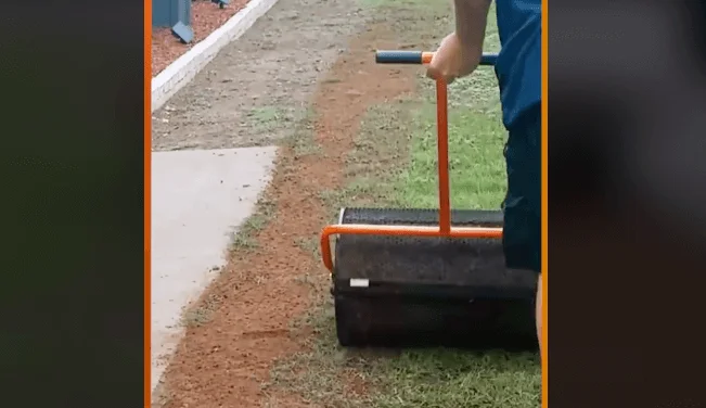 VEVOR Compost Spreader For Efficient Lawn Care - VEVOR Blog