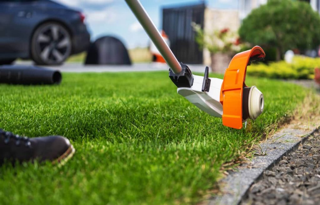 How to Edge a Lawn in 5 Easy Steps - VEVOR Blog