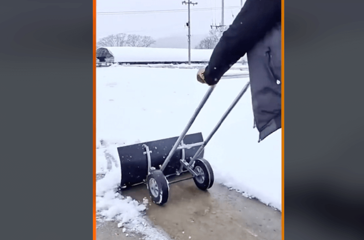 VEVOR Snow Shovel with Wheels For Easy Snow Shoveling - VEVOR Blog