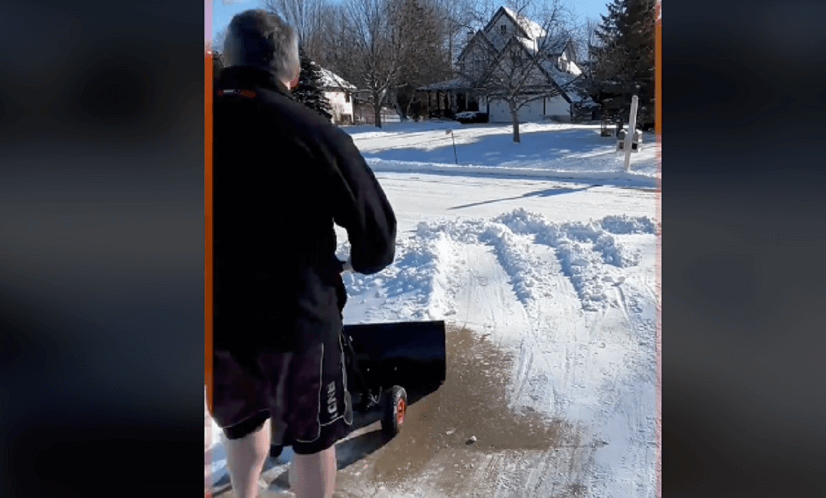 VEVOR Snow Shovel with Wheels To Easily Remove Snow - VEVOR Blog