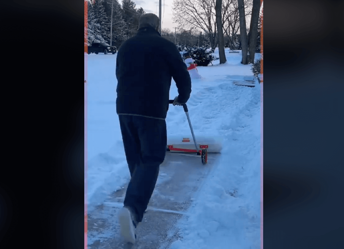 VEVOR Snow Shovel For Quick and Easy Snow Removal - VEVOR Blog