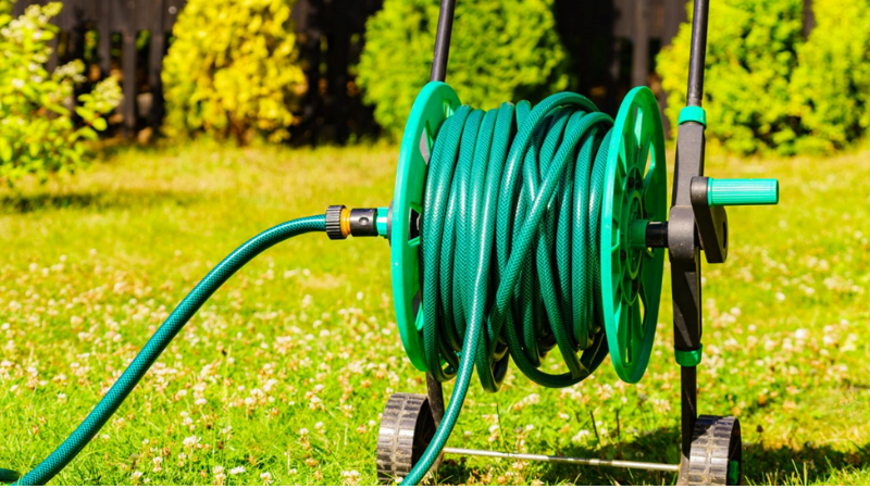How to Pick the Best Garden Hose Reel – All You Need to Know