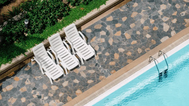 25 Stunning Swimming Pool Deck Ideas to Try in 2025